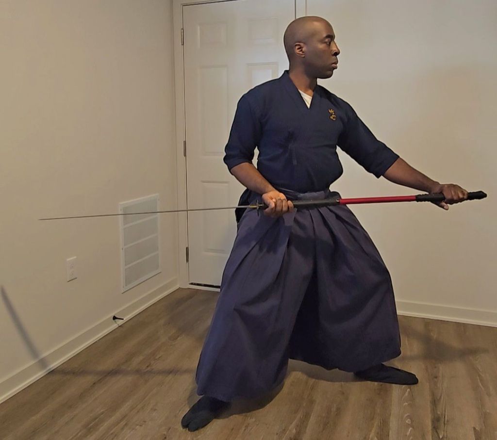 Kenjutsu through 3 different swords – Light in the Clouds